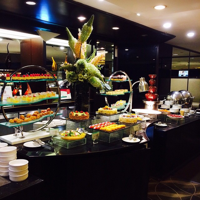 五星级酒店自助餐买一送一&全单五折大合集，好吃到飞起！我们一起扶墙进扶墙出吧~ - 🇸🇬新加坡省钱皇后-皇后情报局